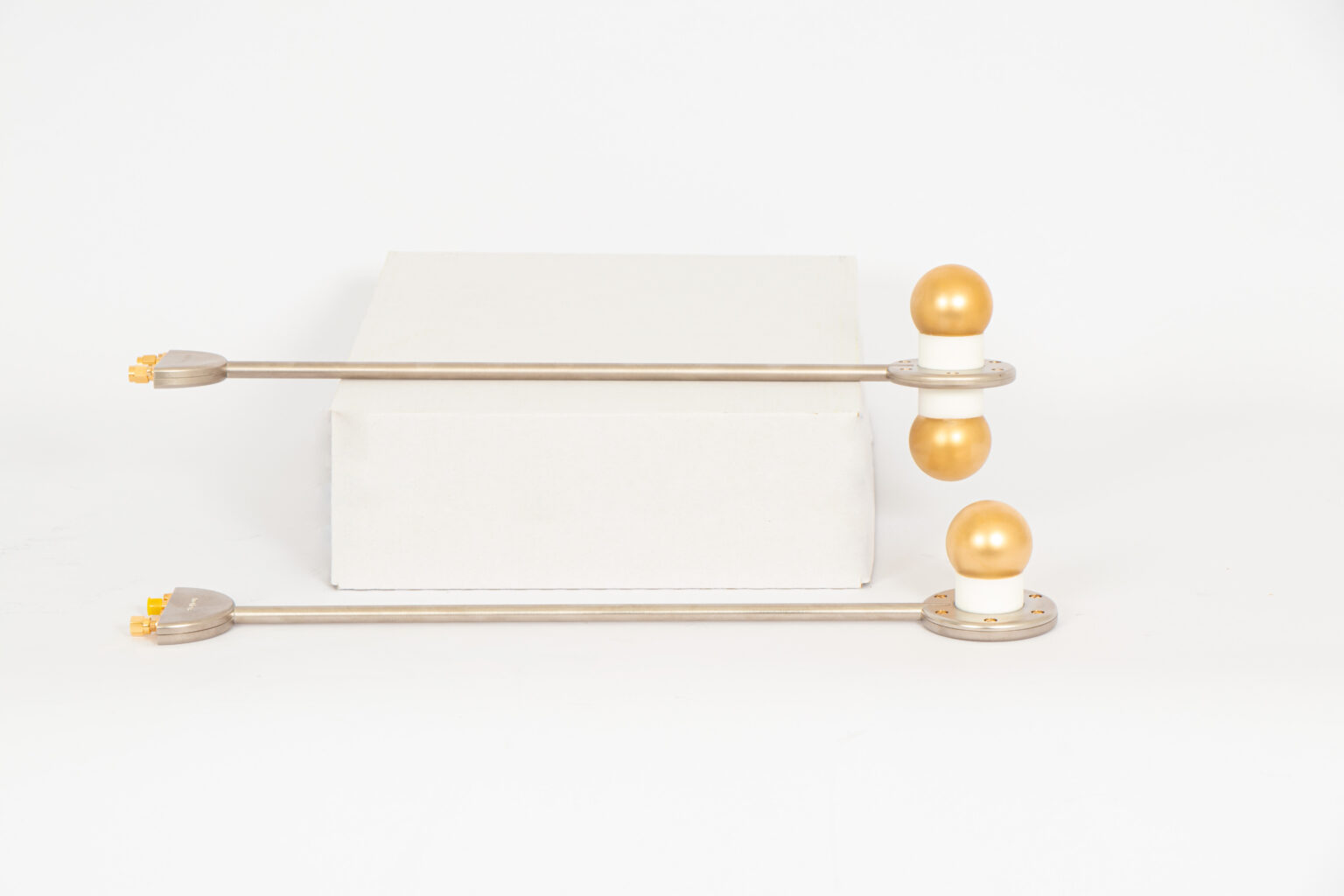 B-DOT AND D-DOT FIELD SENSORS - Montena